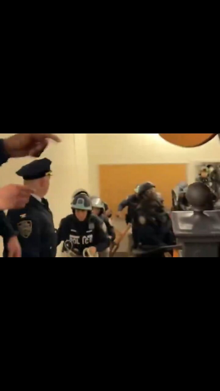 NY Police Tactical Teams Raiding & Clearing Out Students & Protesters ...