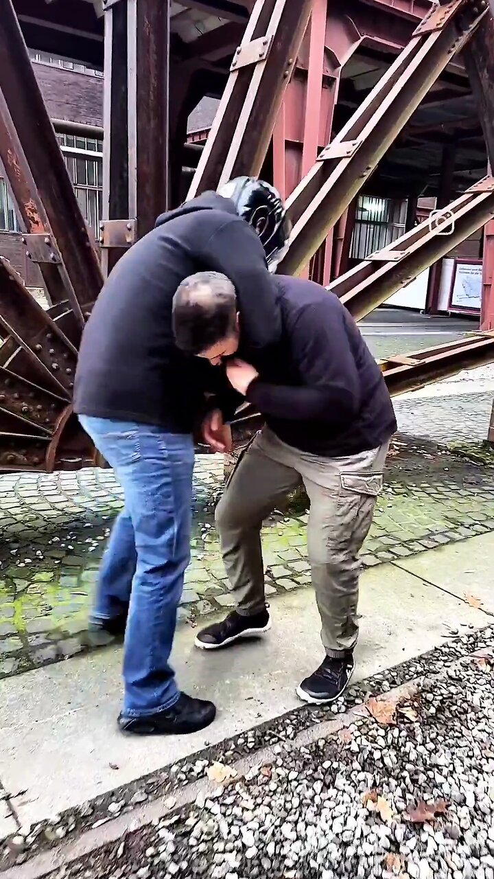 How to escape a front headlock/guillotine like choke.