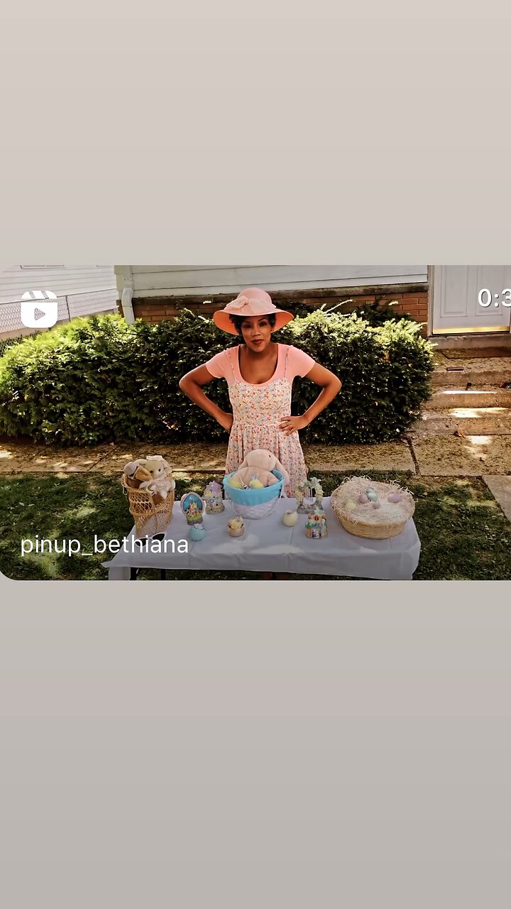 Picnic Black Pin Up -Girl Pin Up Queen Bethiana