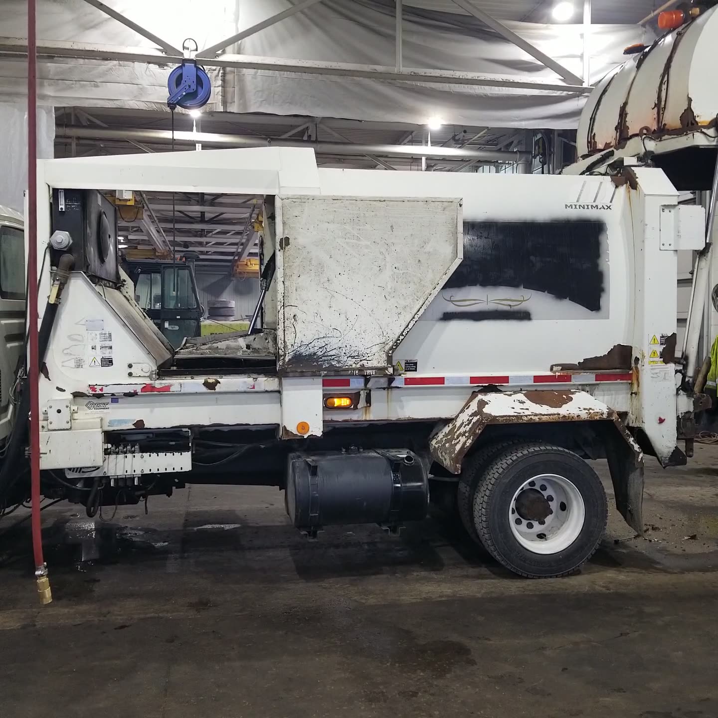 #1279 2008 Labrie 14yd Side Loader