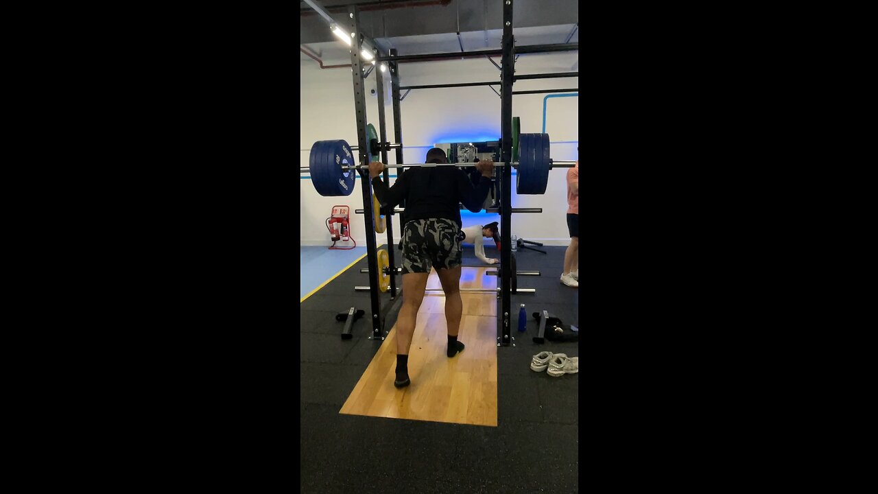 Heavyweight Bot easily squats 4 plates *Next boxing heavyweight ...