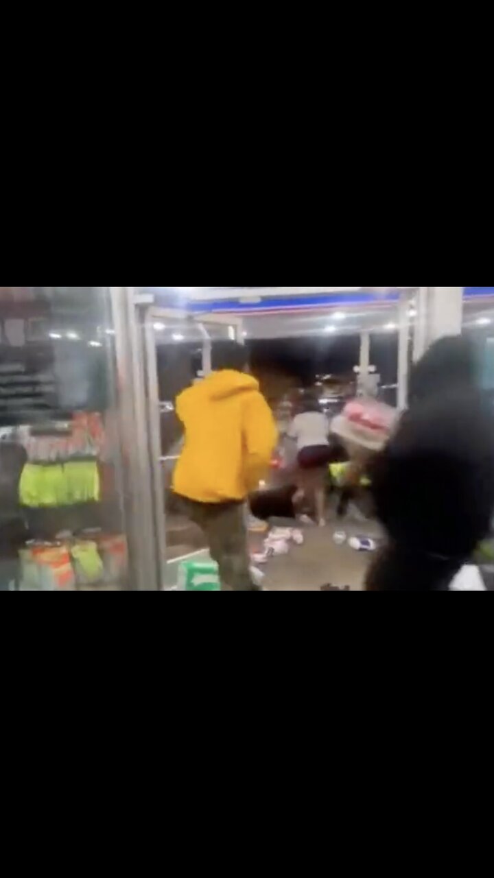 HUGE Five Finger Discount at a Convenience Store in Memphis, No Arrests