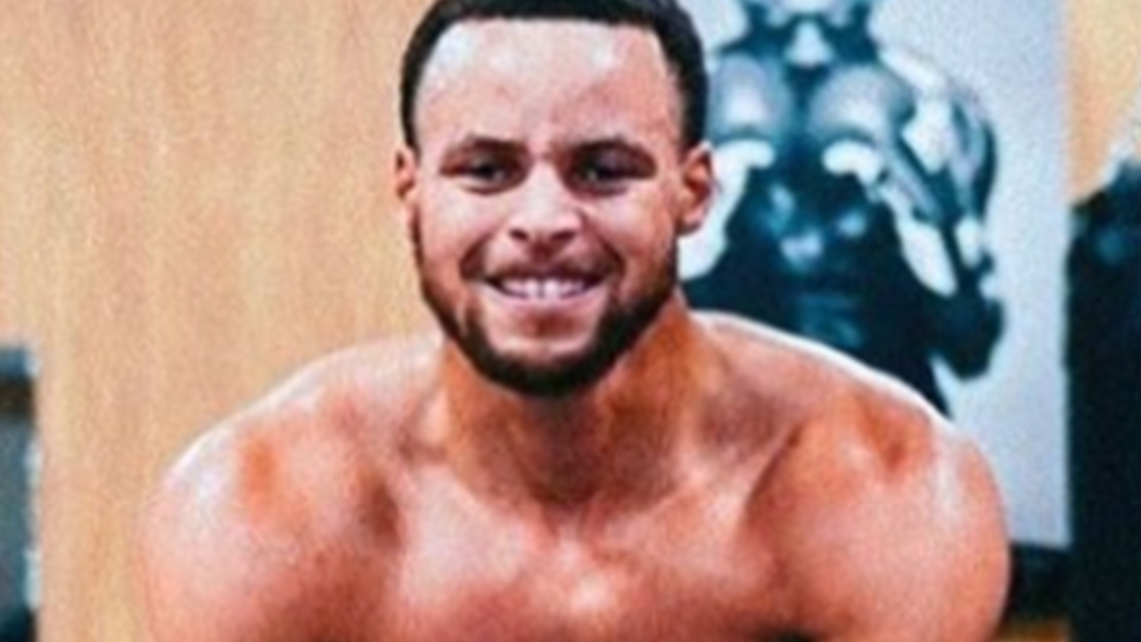 Steph Curry Shows Off INSANELY Ripped Body While Warriors Get DRAGGED ...