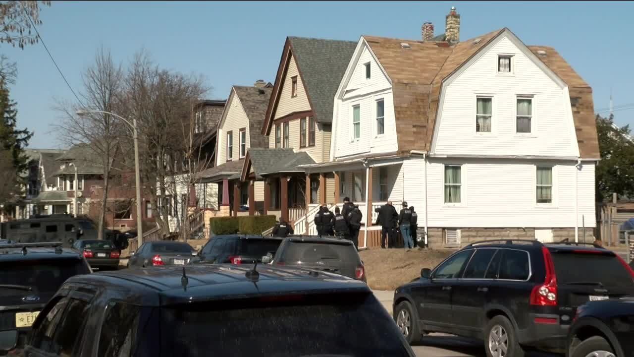 Milwaukee police arrest man accused of shooting off-duty detective in ...