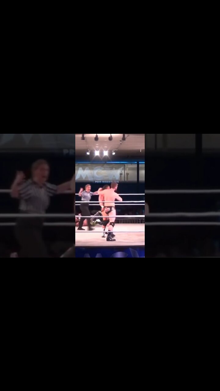 BEST FRIENDS MISS THE HUG!? 😱 #mcwprowrestling #prowrestling