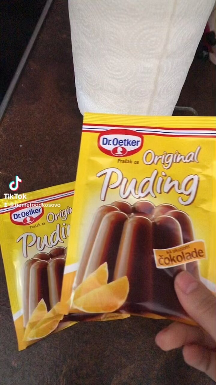 Making fast 😅 cake 🎂 with chocolate 🍫 and banana 🍌 very delicious 🤤 🤙