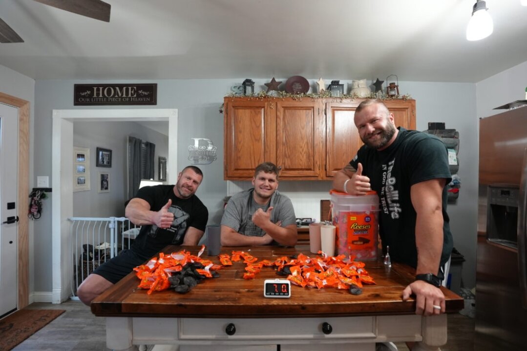 7 Minute Reese Cup Challenge!!! December 22, 2021