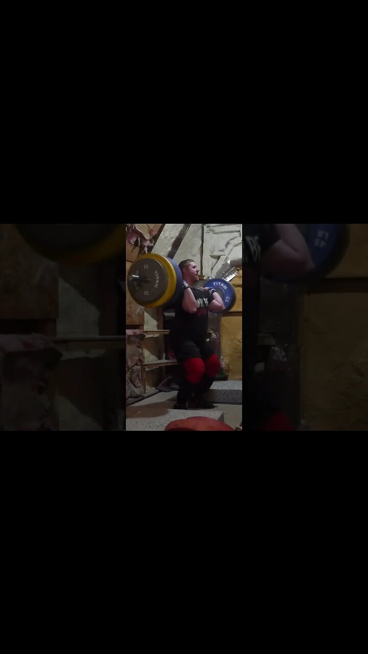 152 kg / 335 lb - Rack jerk