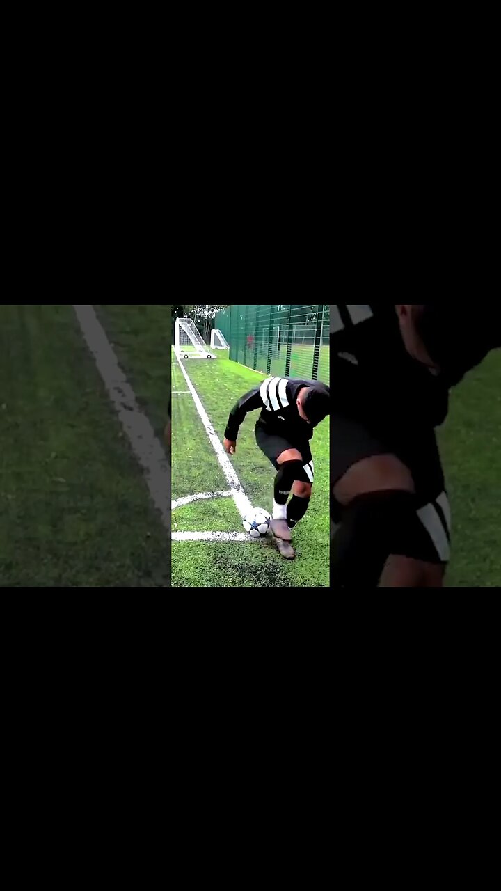 IMPOSSIBLE CORNER BACK-HEEL FOOTBALL TRICK-SHOT 🤯
