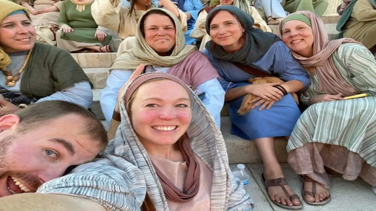 The wonderful experience of Kathryn Larisey Burke as an extra on the ...