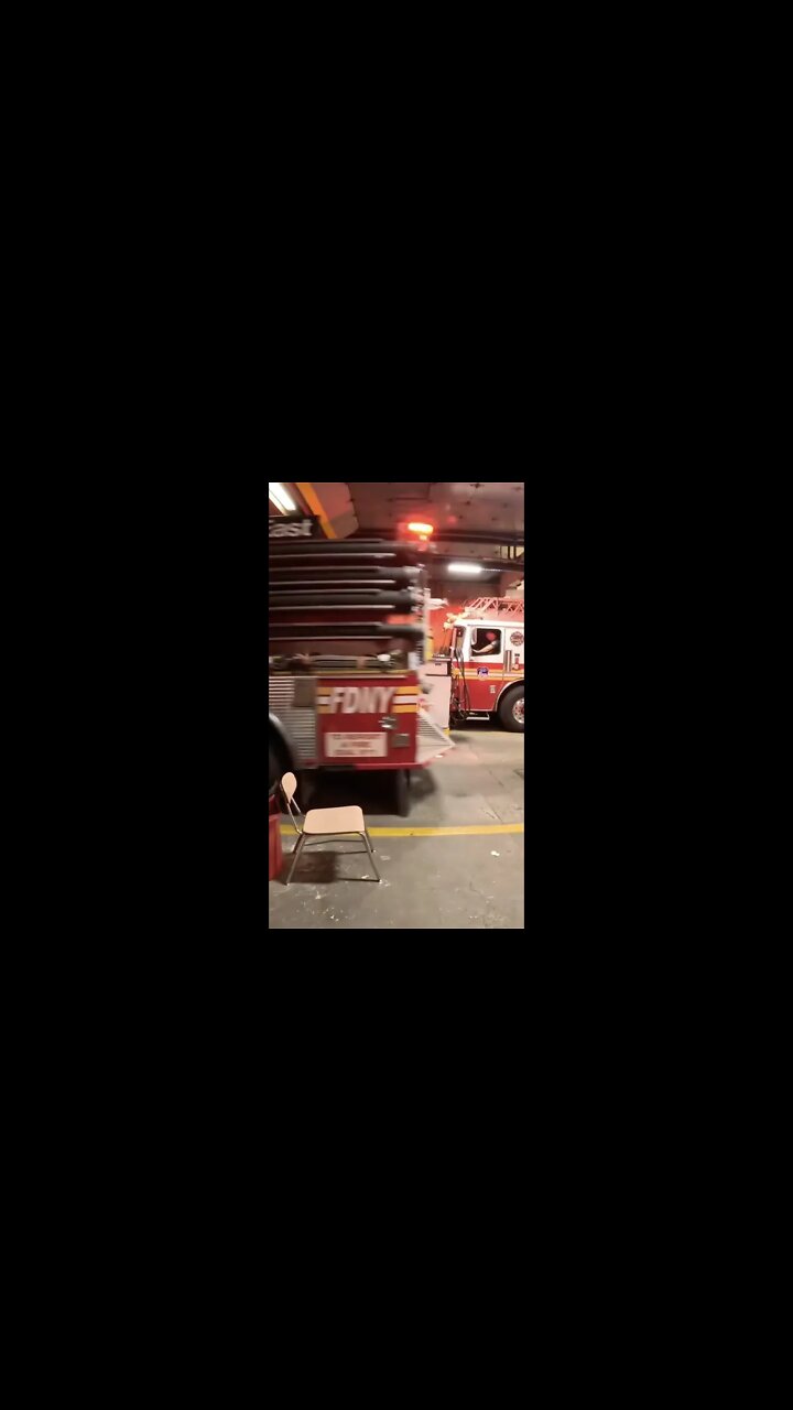 FDNY Ladder 123 & Engine 234 take in a Box! #1075 #fire #fdny #jobtown ...