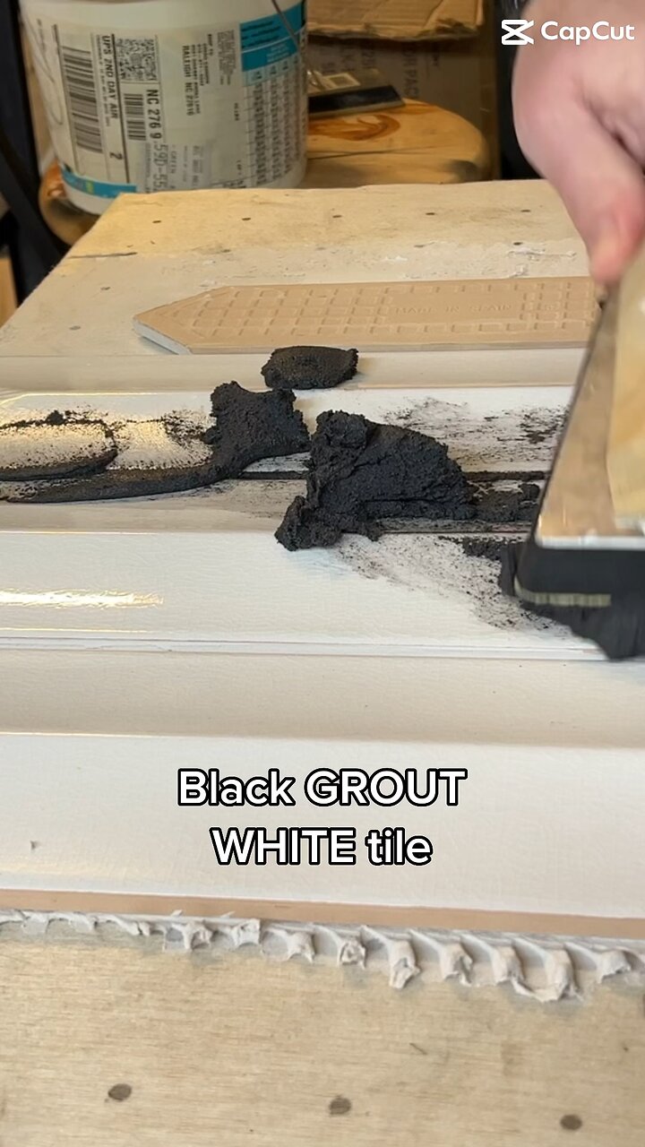 White crackle tile and black grout. A good idea? Tell me 👇