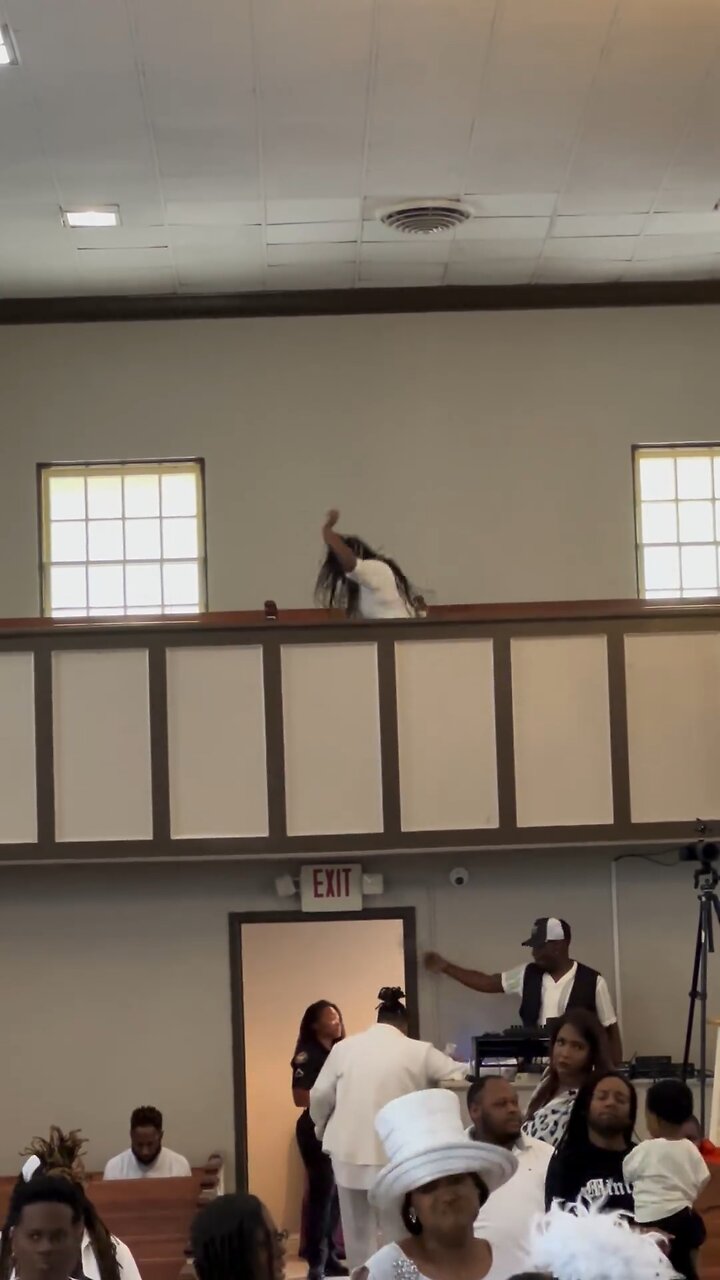 Balcony praise break! 🙌🏾