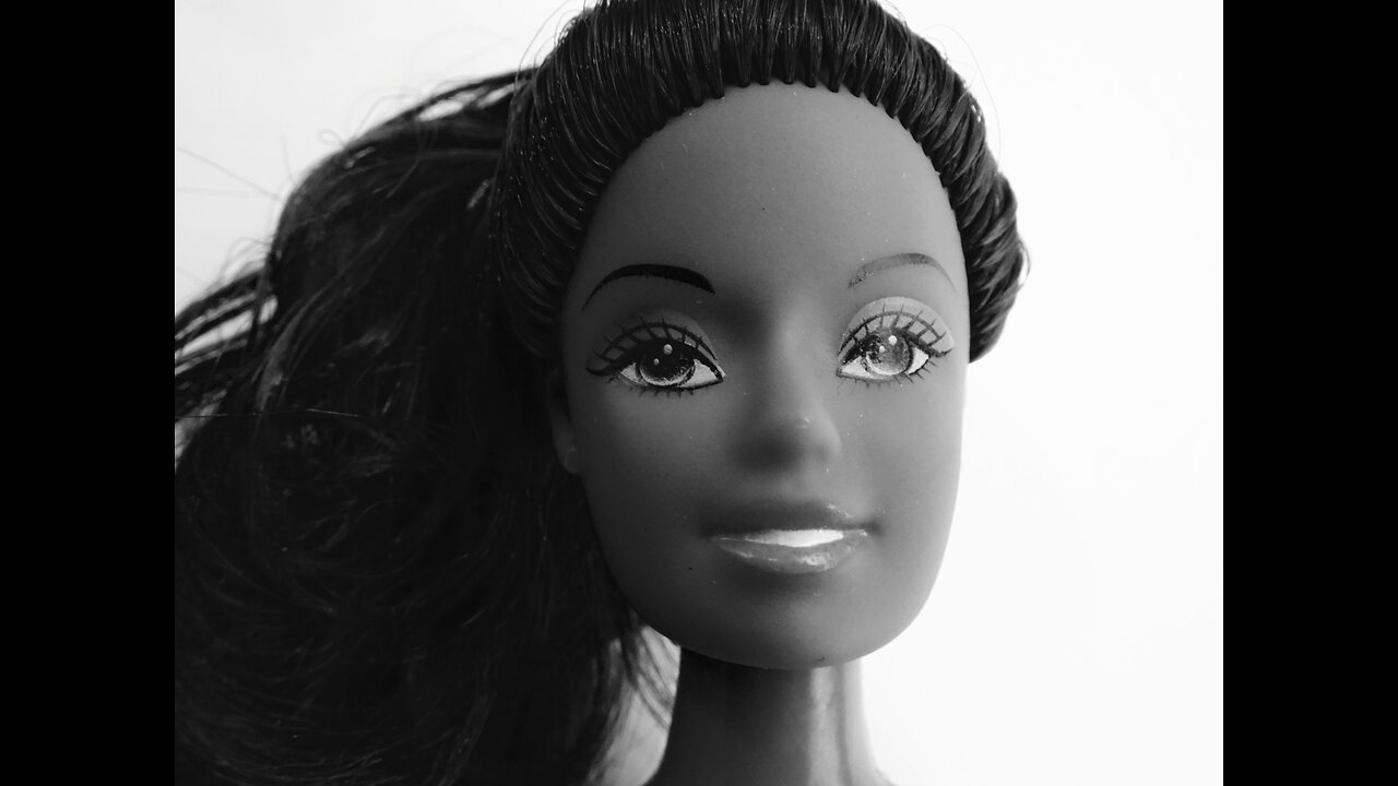 are black women trying to look like white women are black women trying to look like white women