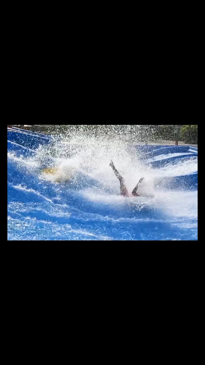Flowrider wipeout (clip-3) at Soak City, Kings Island (2022) #shorts