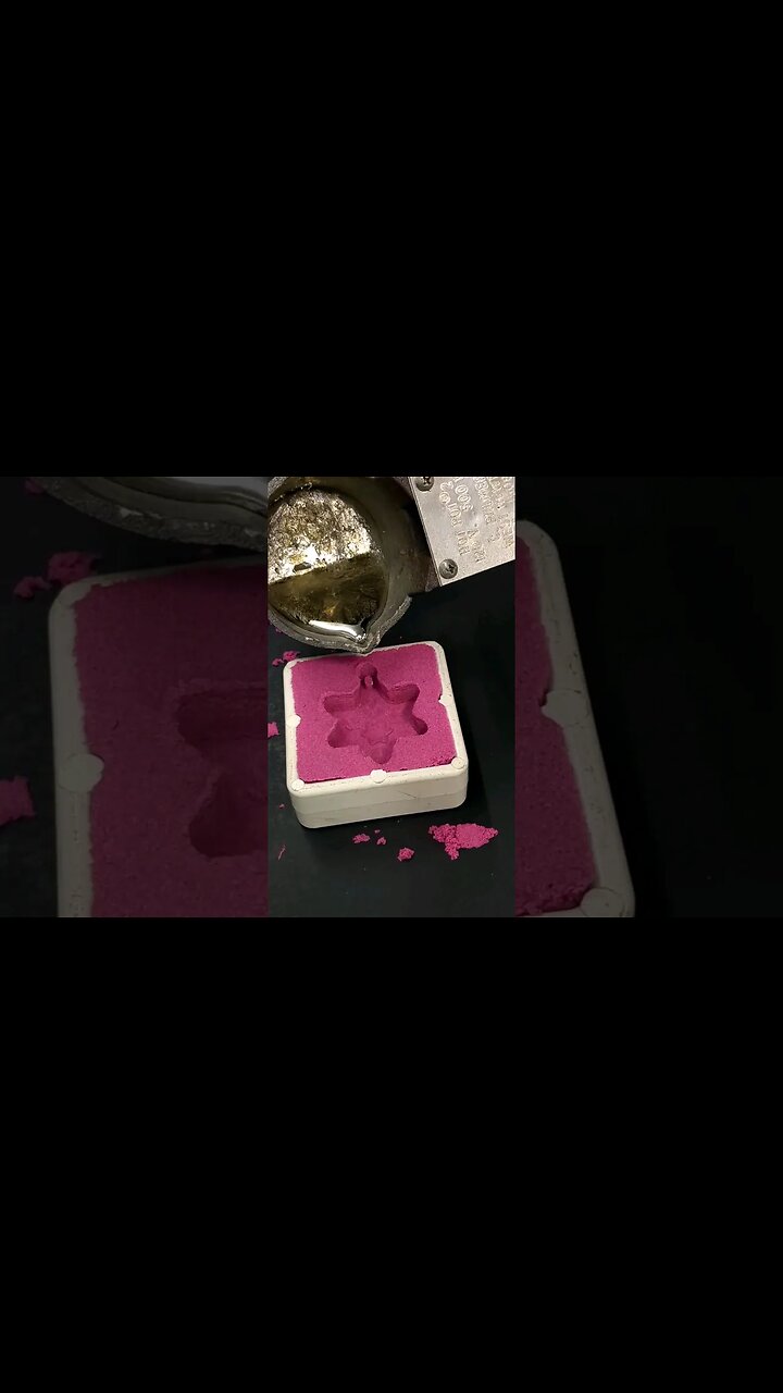 Amazing Kinetic Sand - Casting Metal with Kinetic Sand - #trending