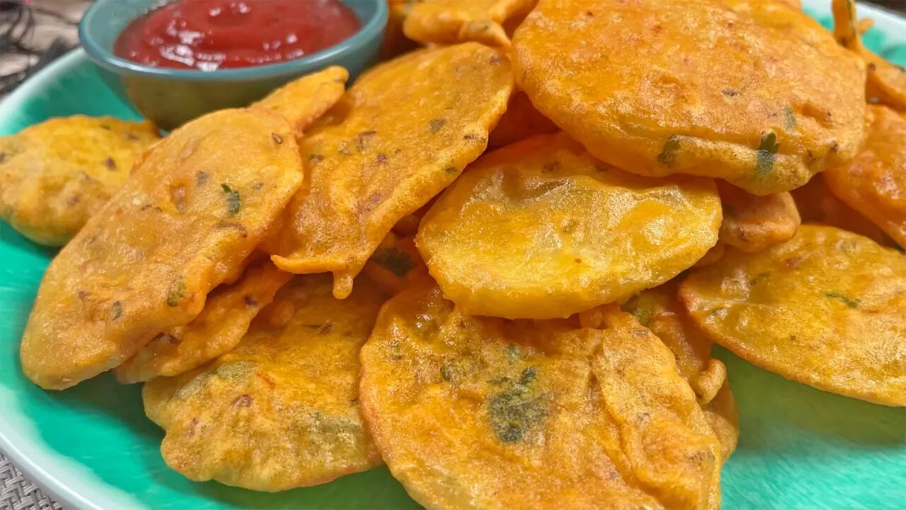 Aloo Pakora Recipe • Homemade Potato Scallops Recipe • Aloo Pakoda ...