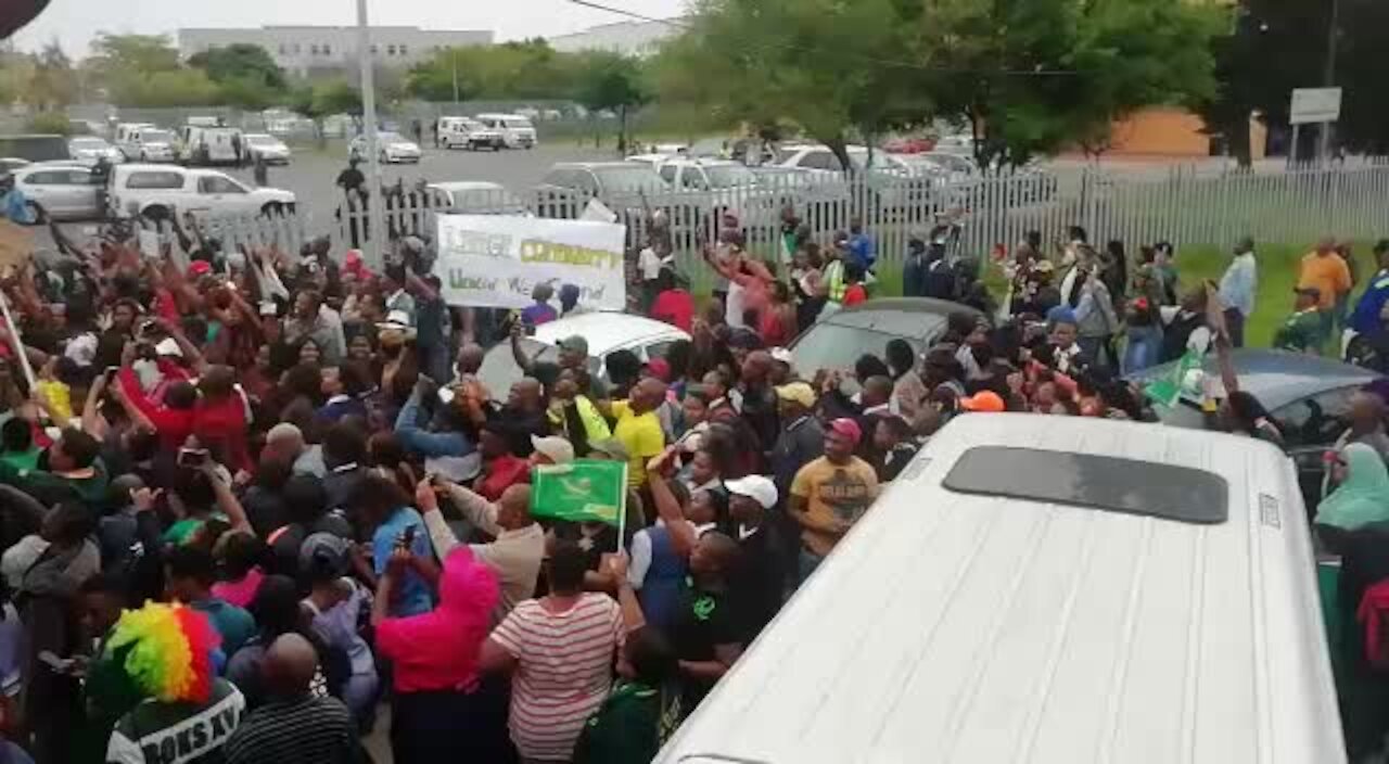 UPDATE 1 - Springboks' victory tour bus arrives in Langa Township, Cape ...