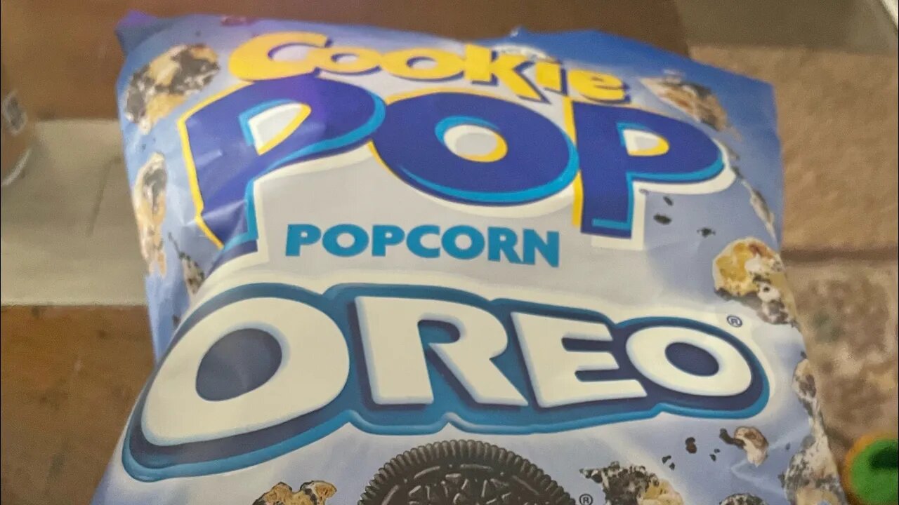 Oreo pop popcorn food review:)