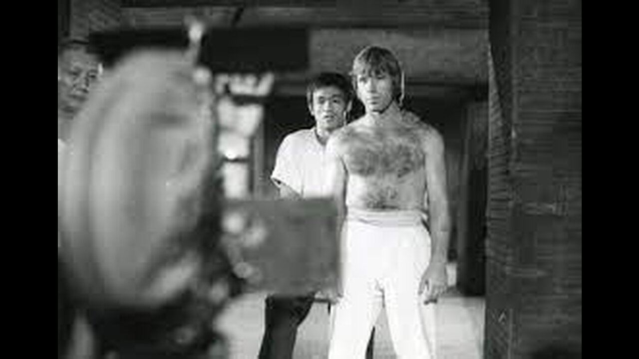 Cross kick Studio Films Bruce Lee and chuck Norris way of the Dragon in ...