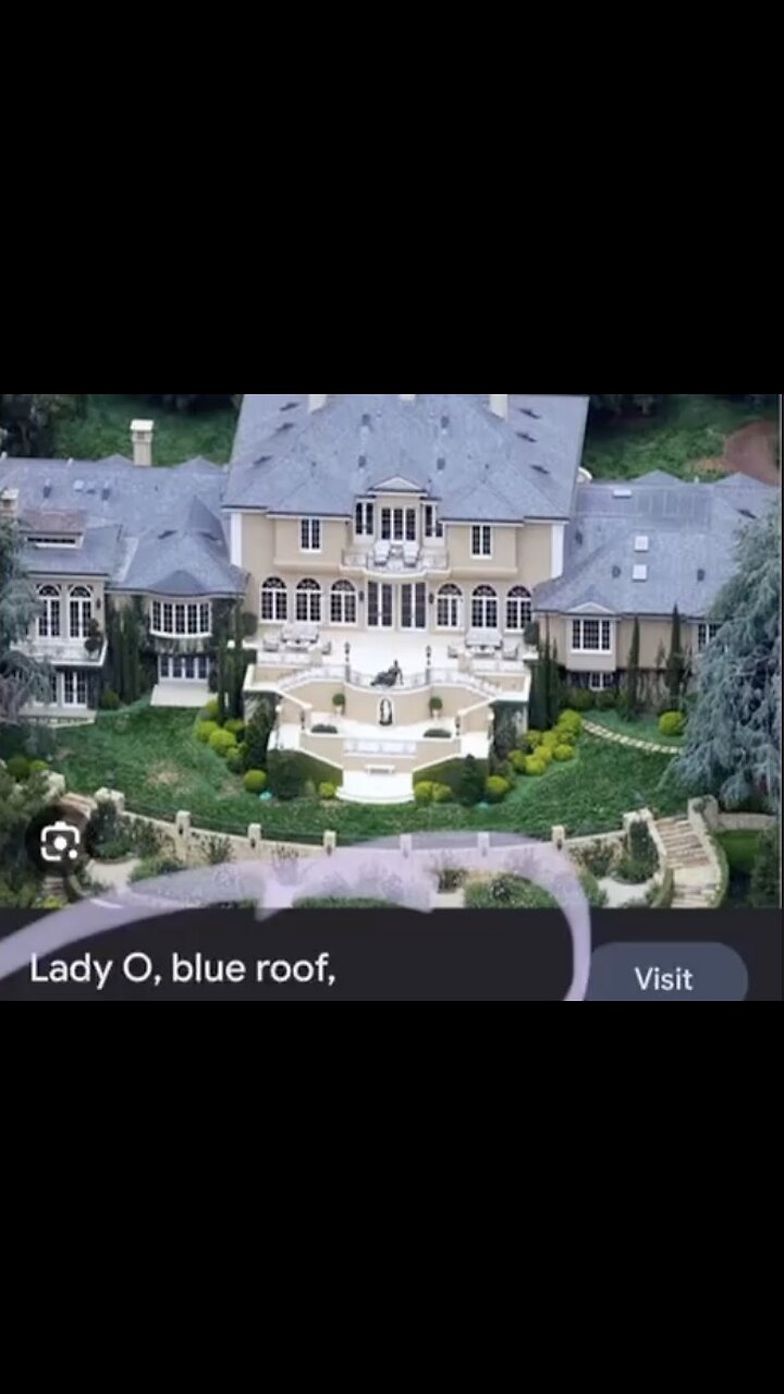 Here’s a better look at the BLUE ROOF on Oprah’s Lahaina, Maui mansion.