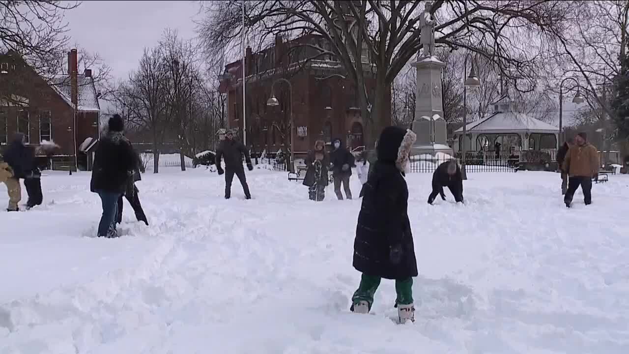 Battle in Bedford: Community comes together for snowball fight ...