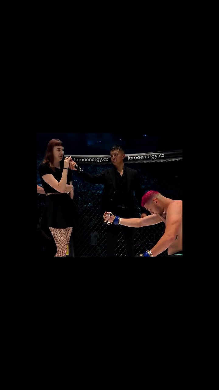 MMA Fighter Loses Fight, Proposes To His Woman In The Ring, Gets ...