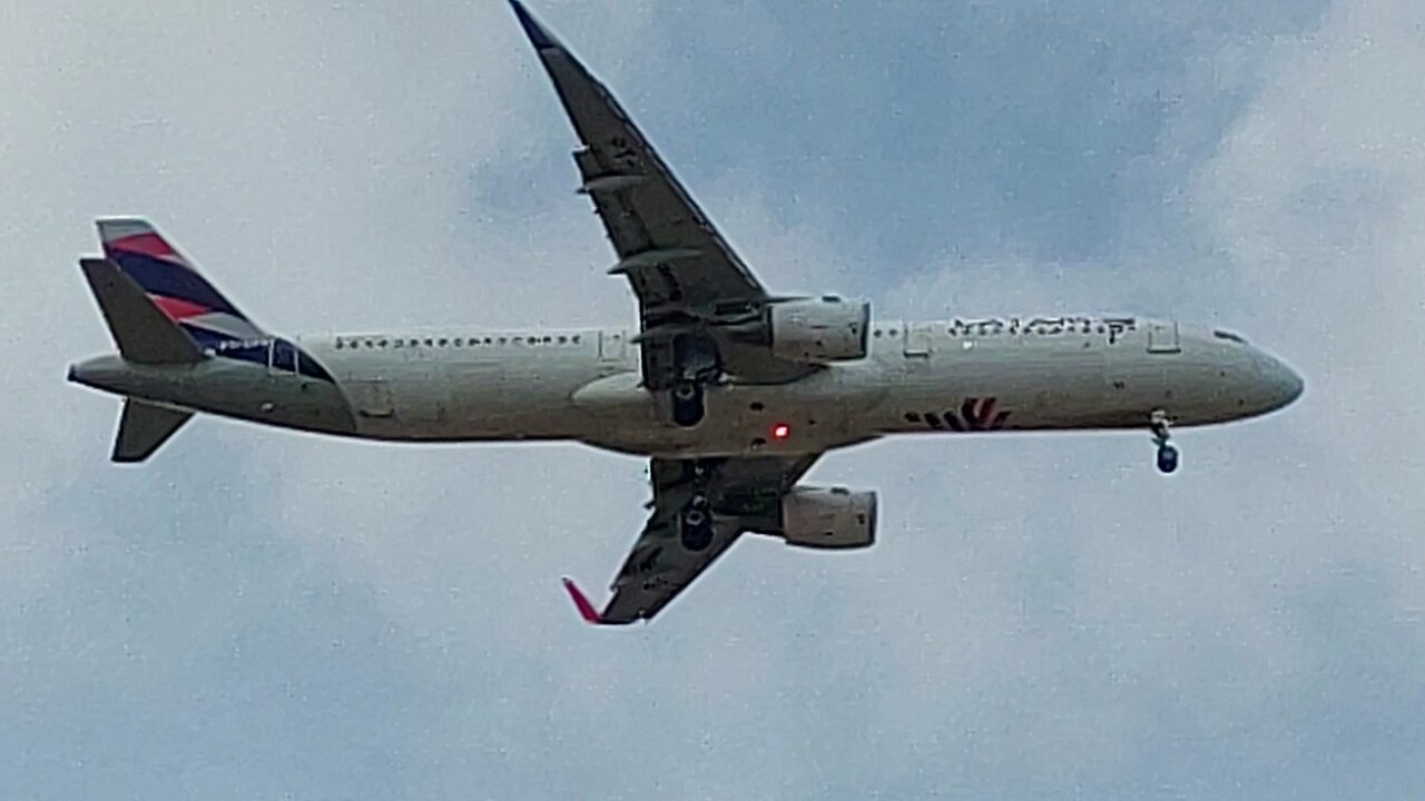 Airbus A321 PT-XPQ vindo de Brasília para Fortaleza,A321 PT-XPQ coming ...