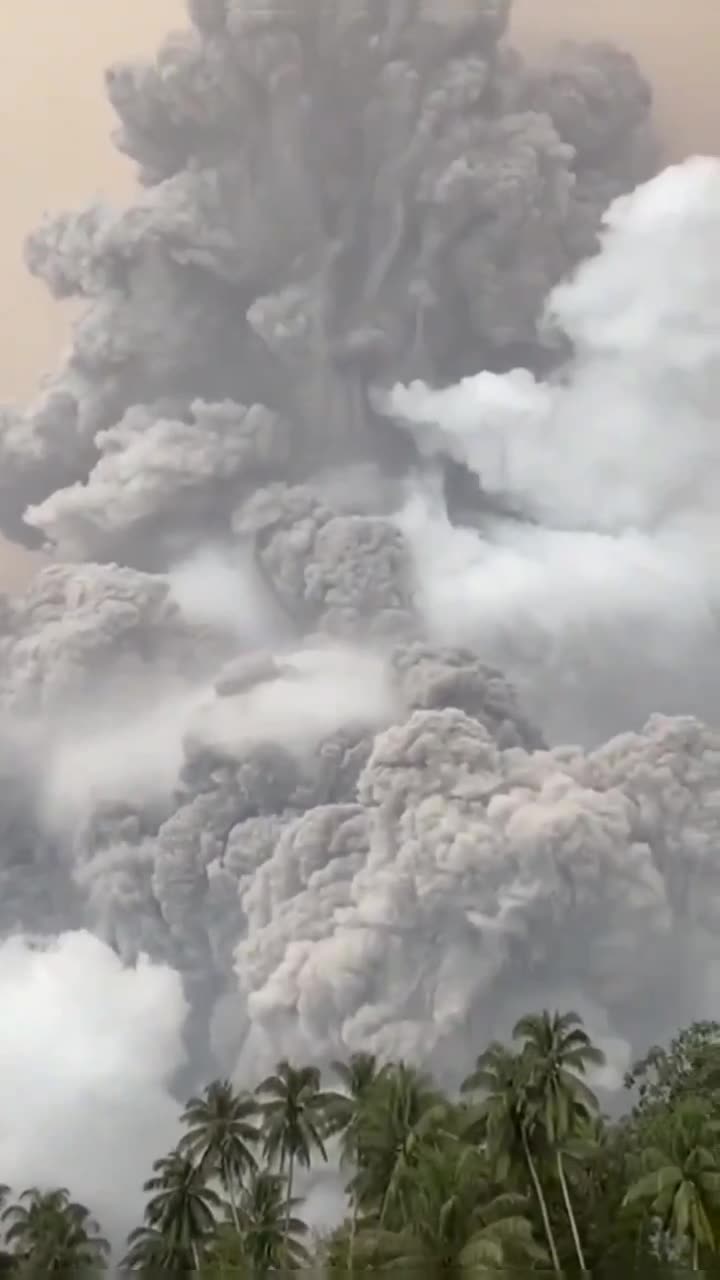 New Eruption Of Raung Volcano In Sulawesi, Indonesia | April 30, 2024