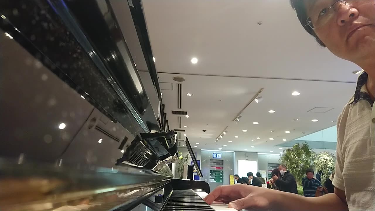 Practicing a minor key jazz bassline with solo