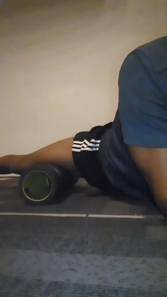 How To Foam Roll Your Inner Thigh Also Good For Your Knees (26 March 2023)