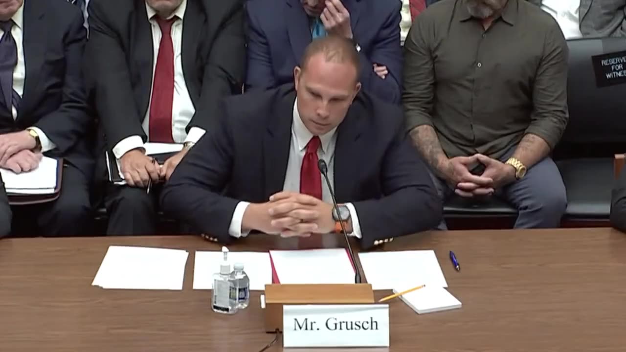 UFO whistleblower discloses that the U.S. retrieved non-human ...