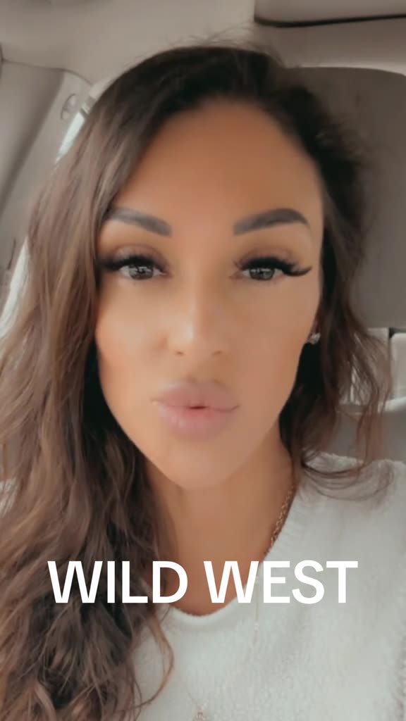 PATRIOT PRINCESS ~TAYLOR SWIFT’S CHOCKER NECKLACE WITH THE CLOCK