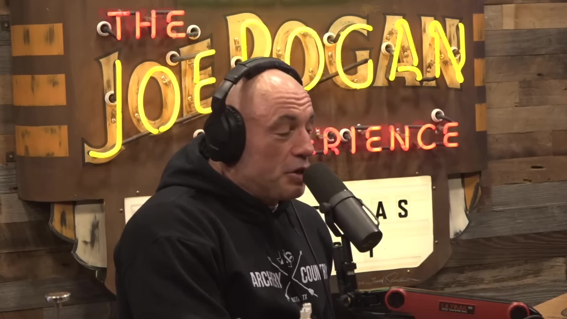 Joe Rogan ♫ They Have Green-Looking Skin