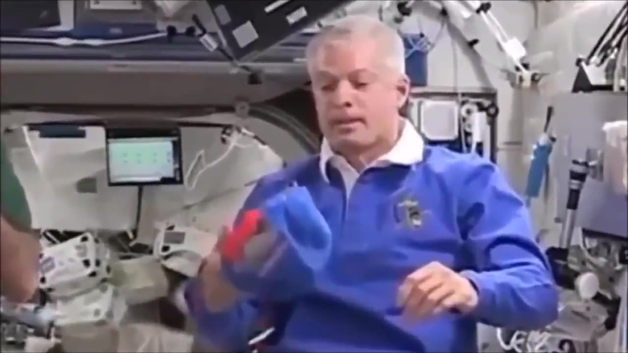 The fake NASA ISS interior - a technical breakdown by Mike Helmick - Flat Earth
