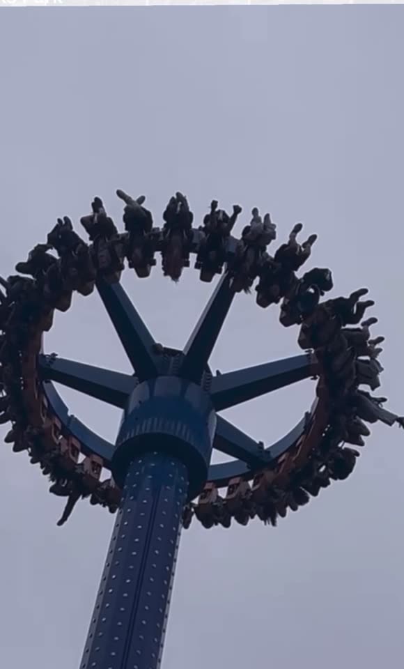 Oregon Amusement Park Ride Malfunction Leaves People Stuck Upside Down