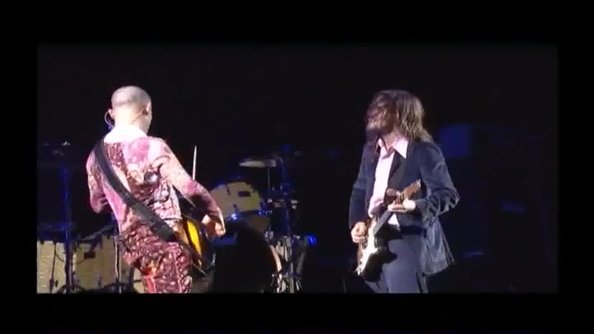 Red Hot Chili Peppers Wet sand live In Japan Fuji 2006