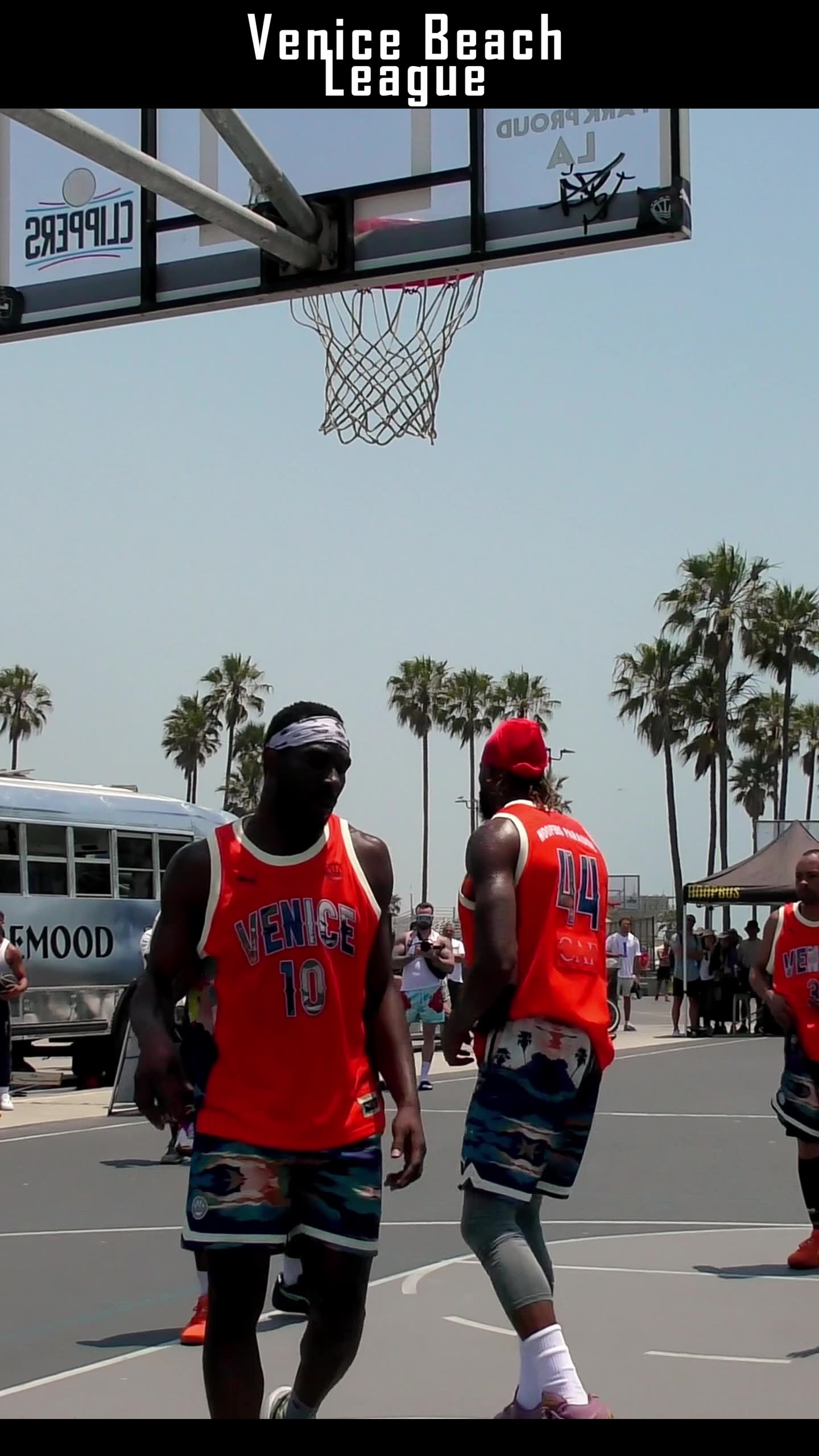 Street Ball on the beach #basketball #travel #venicebeach #intechsity