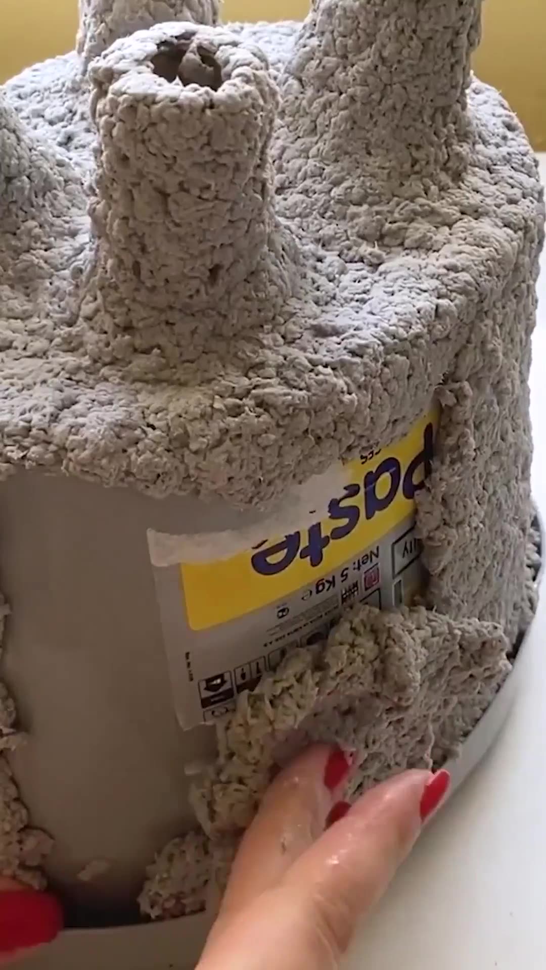 Papier mache flower pots | A simple DIY flower pot idea