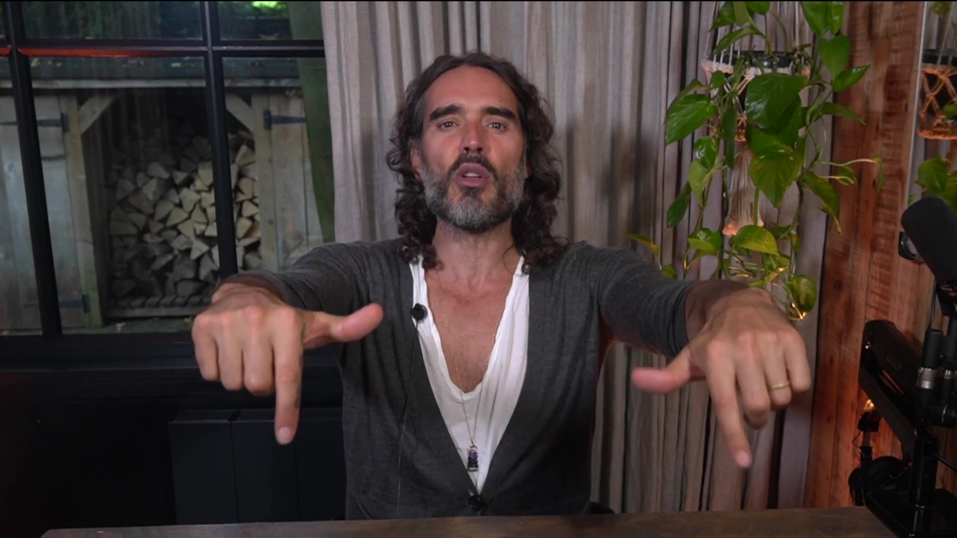 Russel Brand: UK gets ready to deploy troops in Ukraine, was Tucker ...