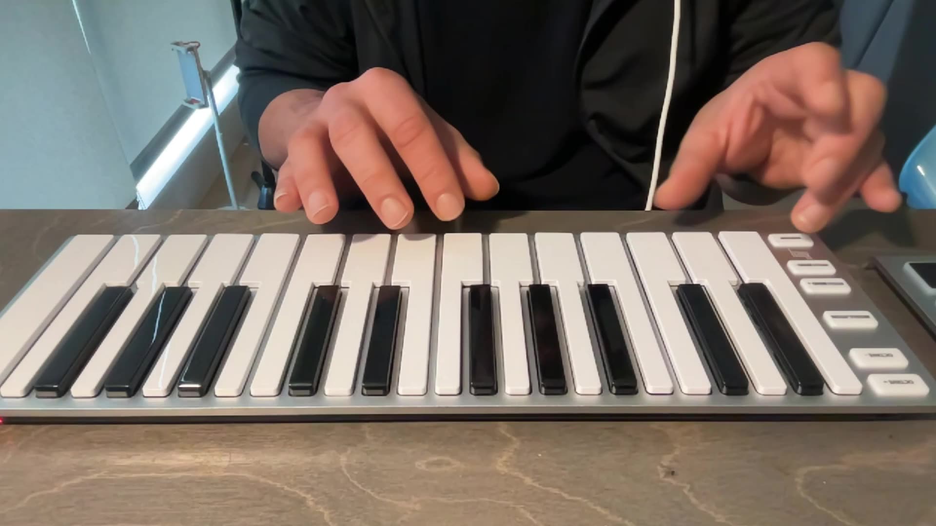 Xkey 25 MIDI Keyboard Controller Ultra-thin aluminum design, polyphonic ...