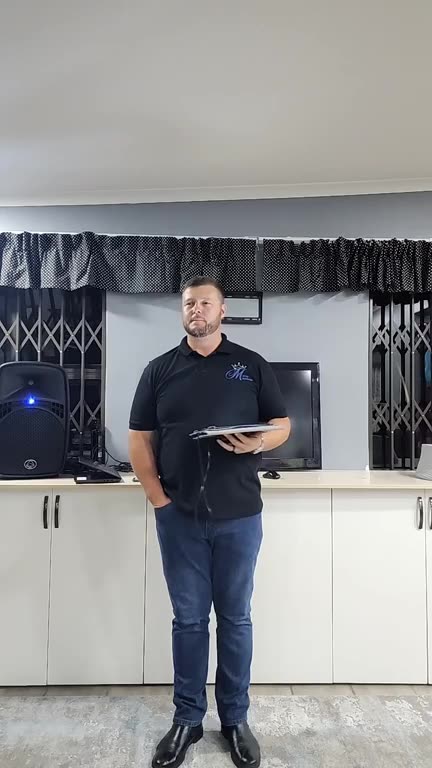 The power of momentum, Pastor Riaan en Charissa Maree
