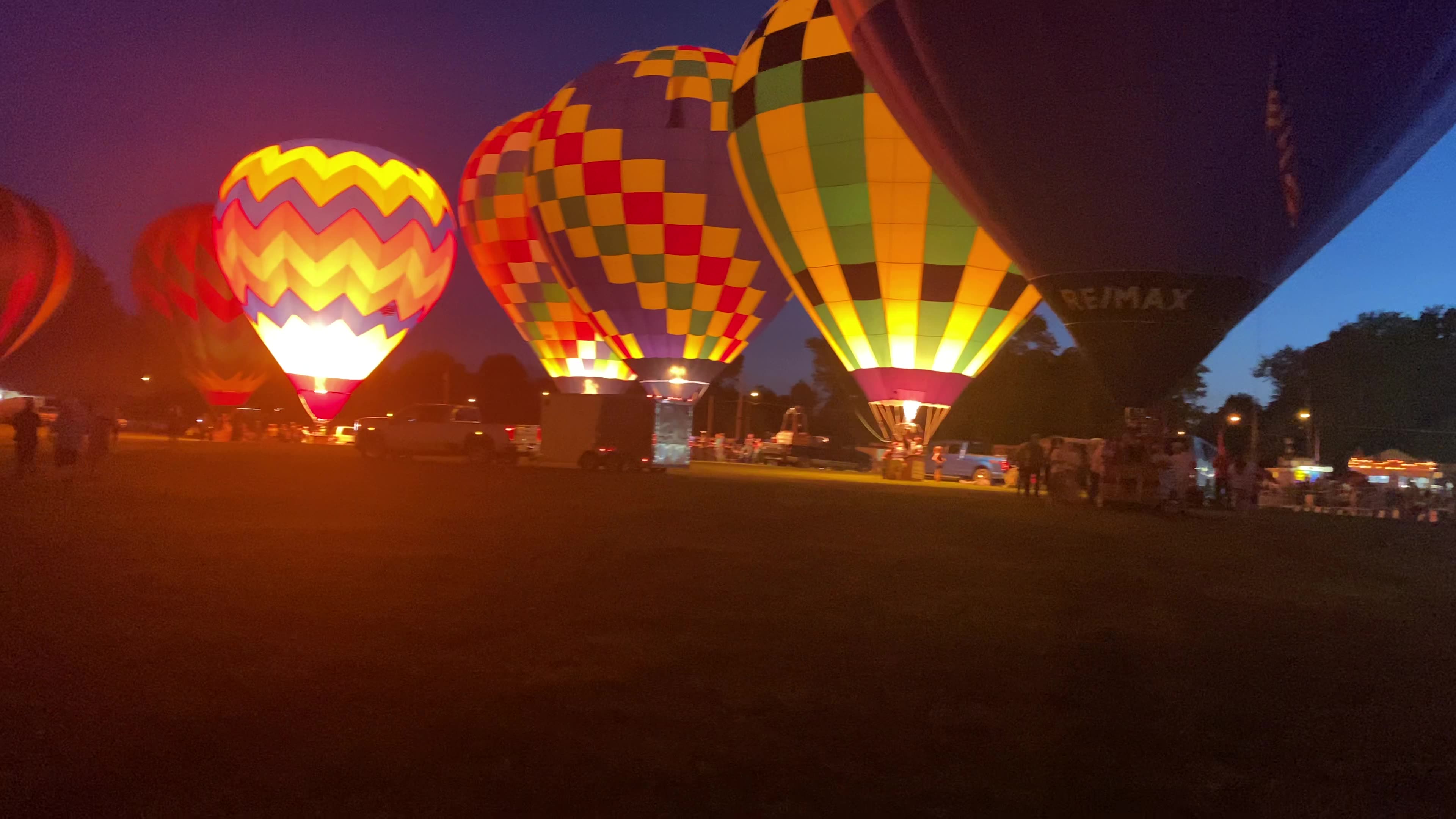 Dueling Banjos Finale! at the Ashland Balloon Fest's Balloon Glow ...