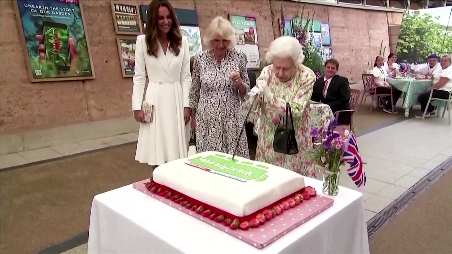 Queen cuts cake with sword at G7 event