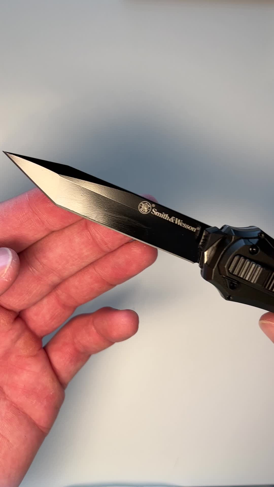 Finger Actuator | Smith & Wesson OTF Knife