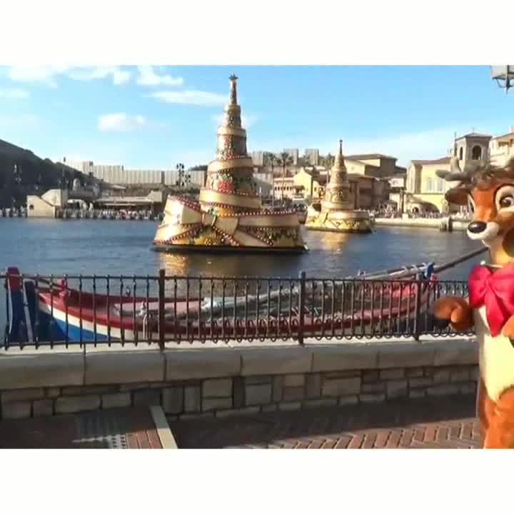 Adorable Minnie Mouse & Deer Team Mates Play Hit And Run Show For Kids