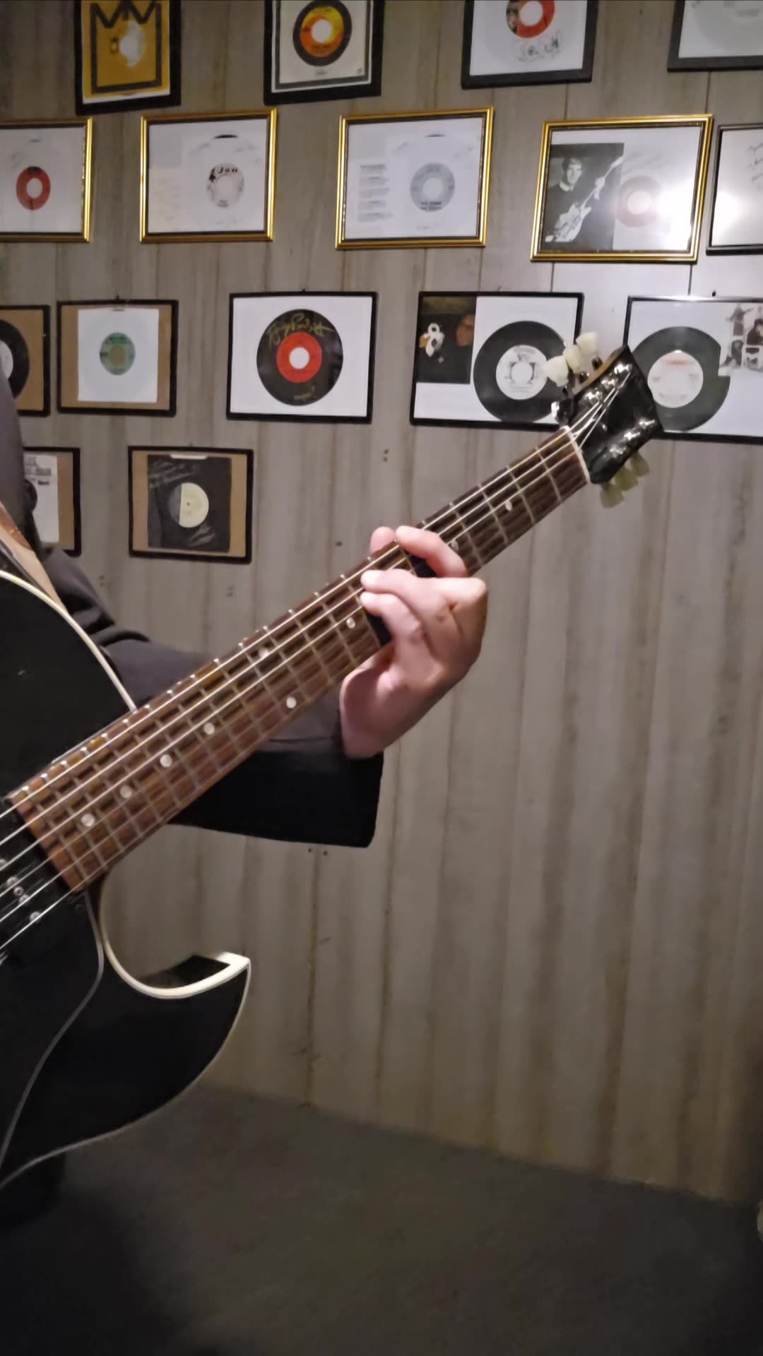 Garage rock at the fretboard.