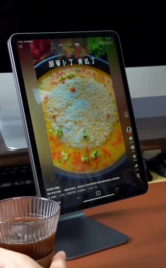 Glass Desks for a Sleek, Transparent Look