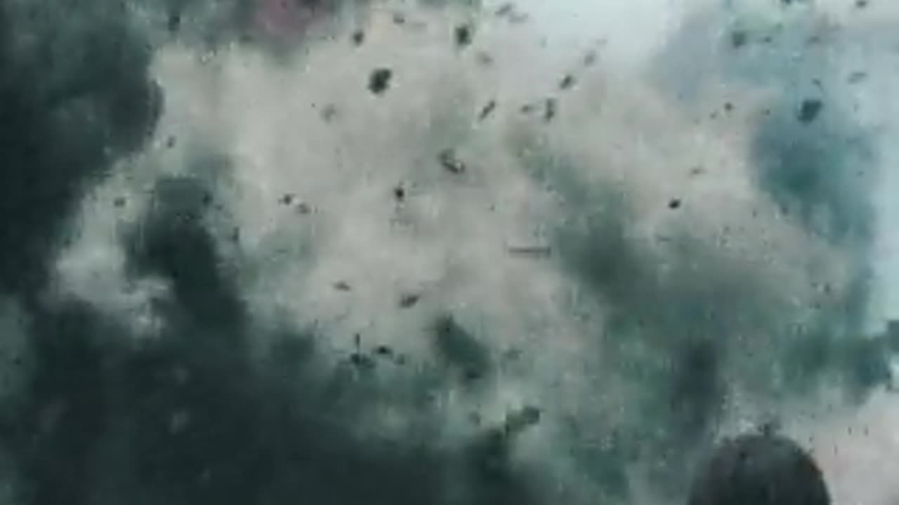 Cellphone video captures the moment of a huge explosion at the Kremlin ...