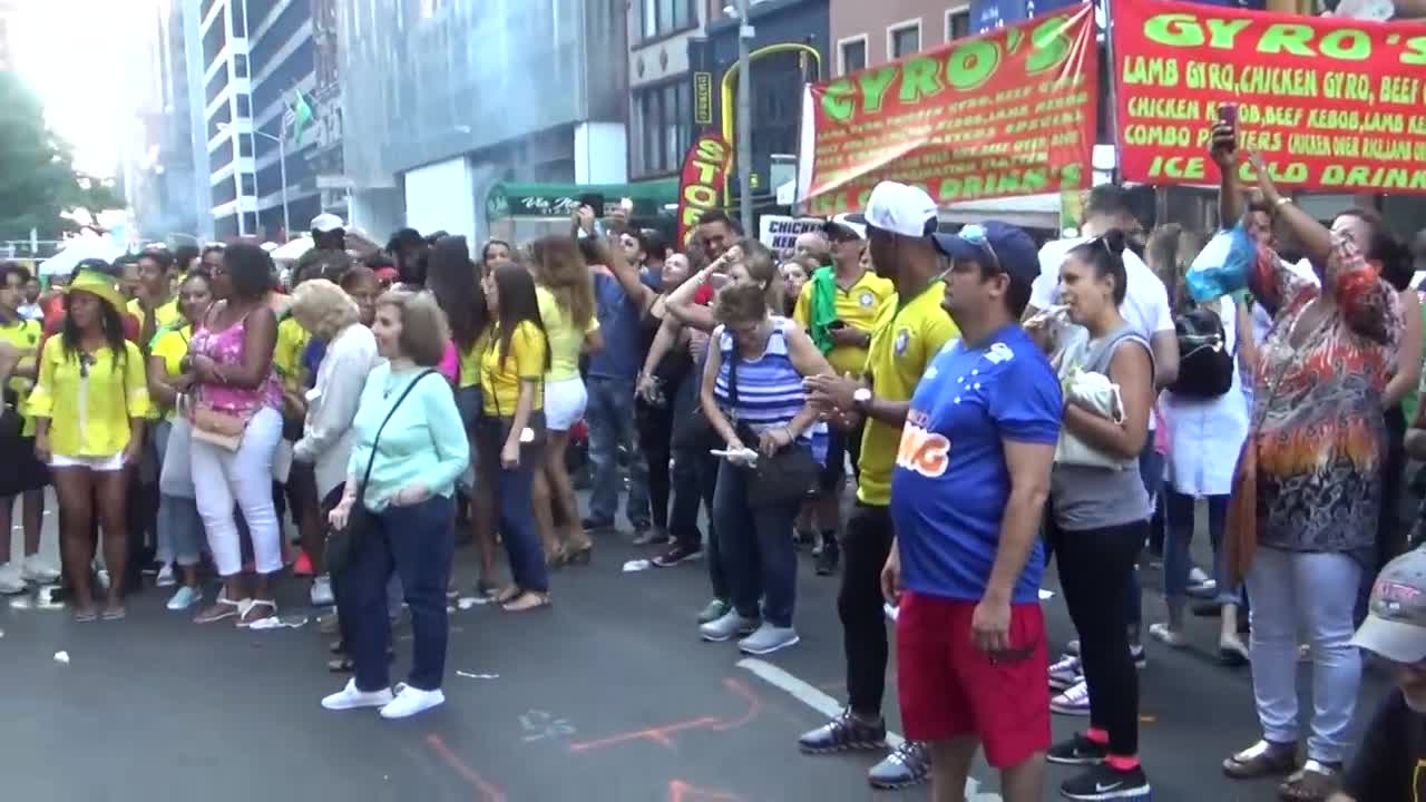 BRAZILIAN GIRL DANCES A BRAZILIAN SAMBA STREET DANCE AT BRAZILIAN ...
